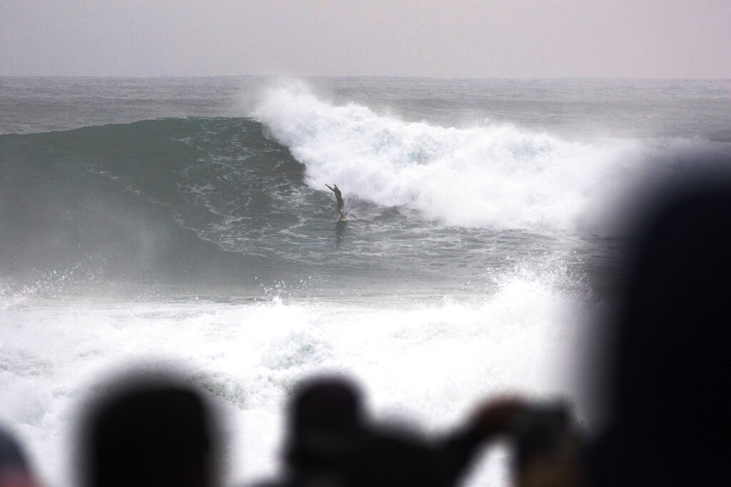 Big waves to deliver storied Hawaii surf contest The Eddie | News ...